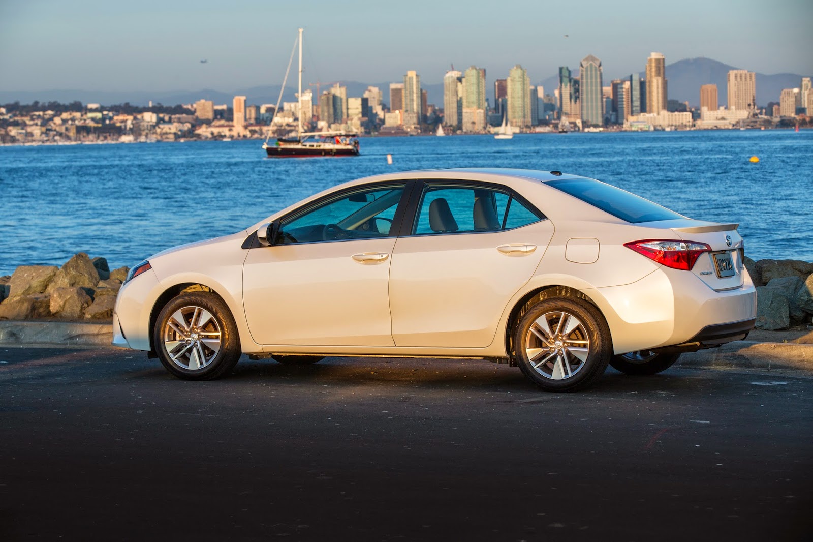 How the 2014 Toyota Corolla Blends Old And New