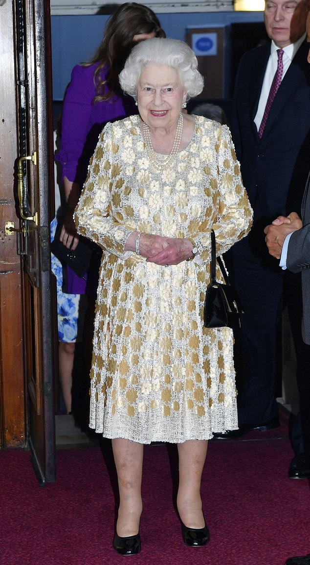 Royal Family Around the World: Queen Elizabeth II At A Star-Studded ...