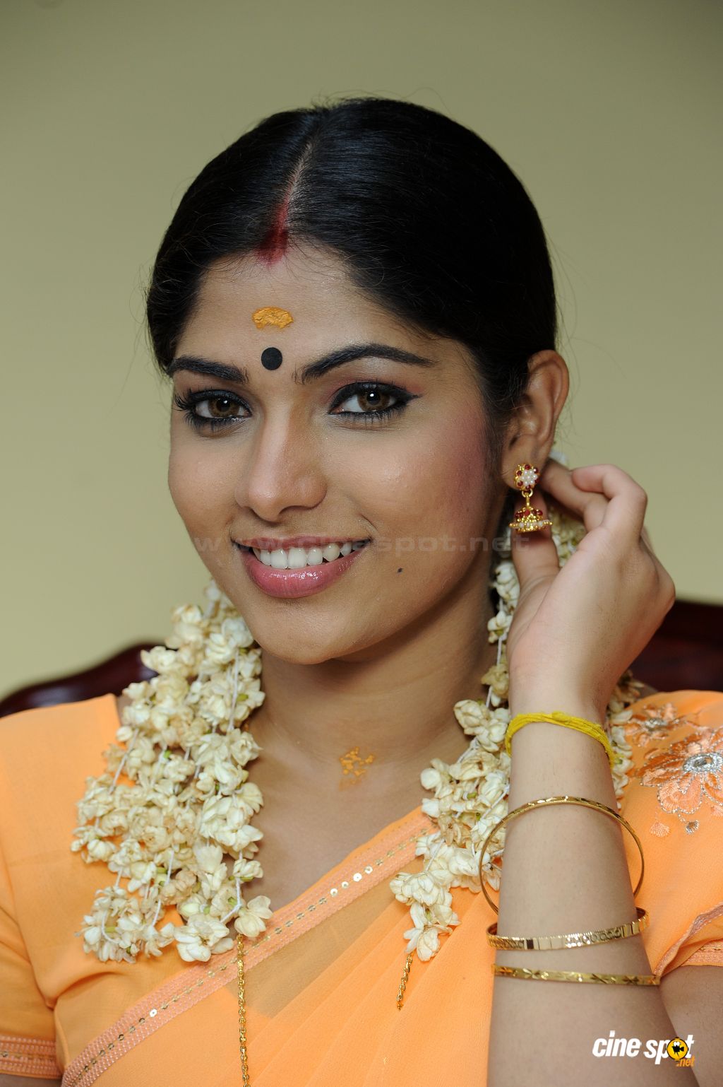 SouthIndian Actress Gallery: Muktha Photoshoot