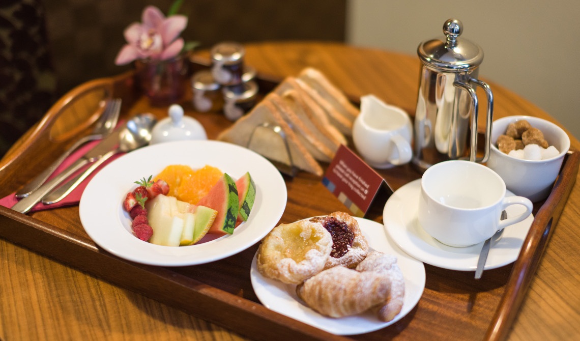 Room service yaitu - Prosedur Pelayanan pada Room Service, Peralatan ...