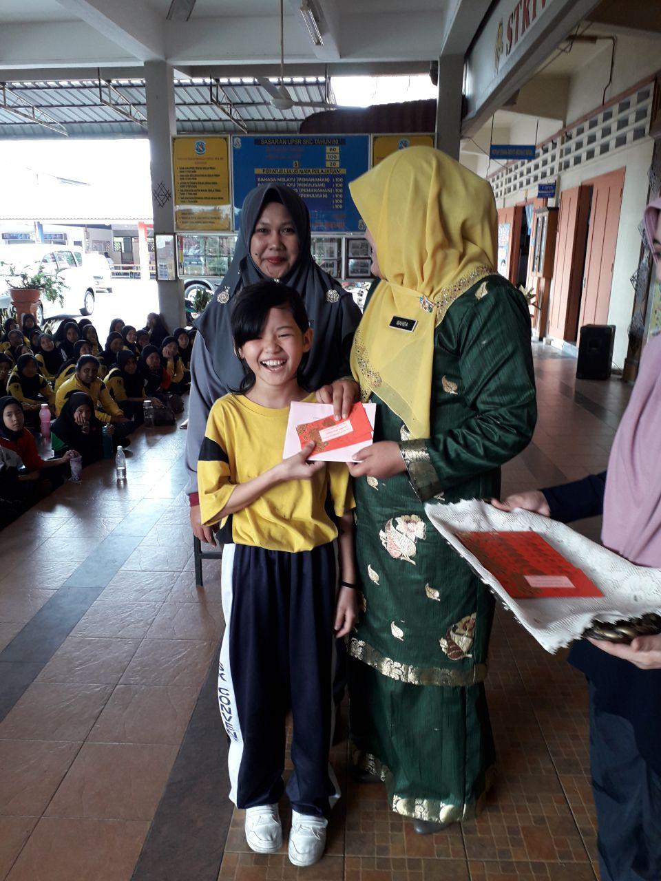 SEKOLAH KEBANGSAAN CONVENT MUAR: PENYAMPAIAN SUMBANGAN TAHUN BAHARU CINA