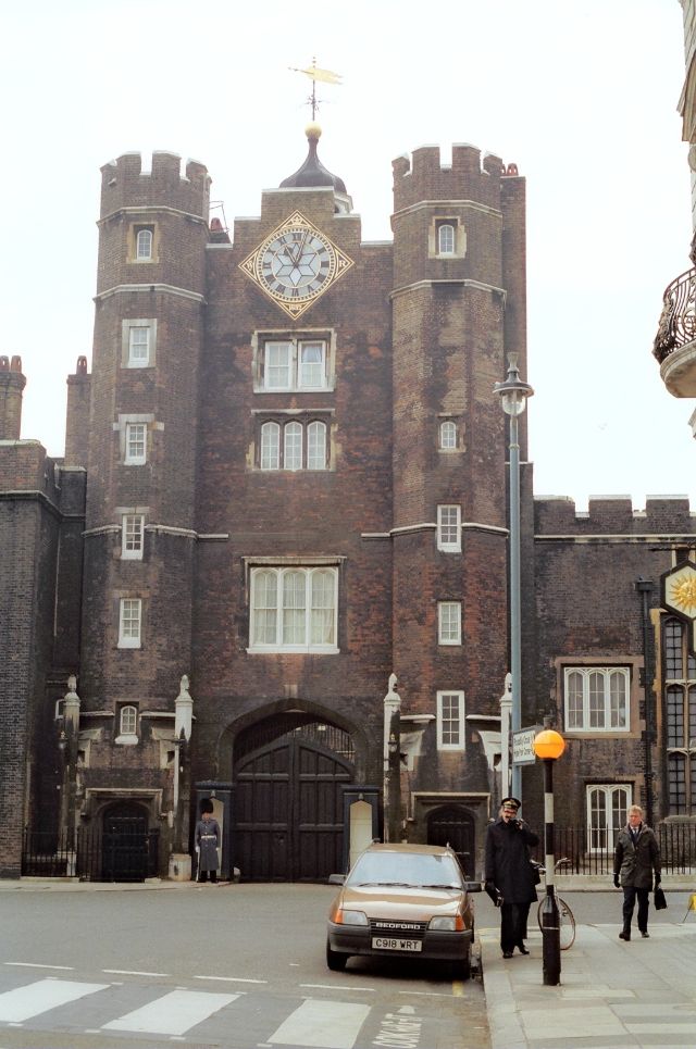 Street Scenes of London in 1987 Through Fascinating Photos ~ Vintage ...