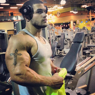 RACIEL: RACIEL CASTRO LOOKING CASUAL TAKES BREATH AWAY