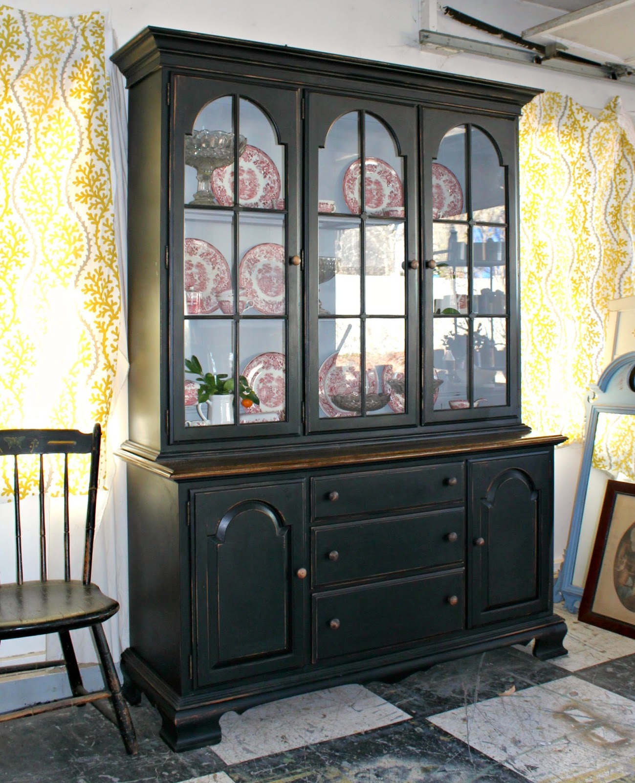 Heir and Space: A Solid Maple Hutch in Black and Gray