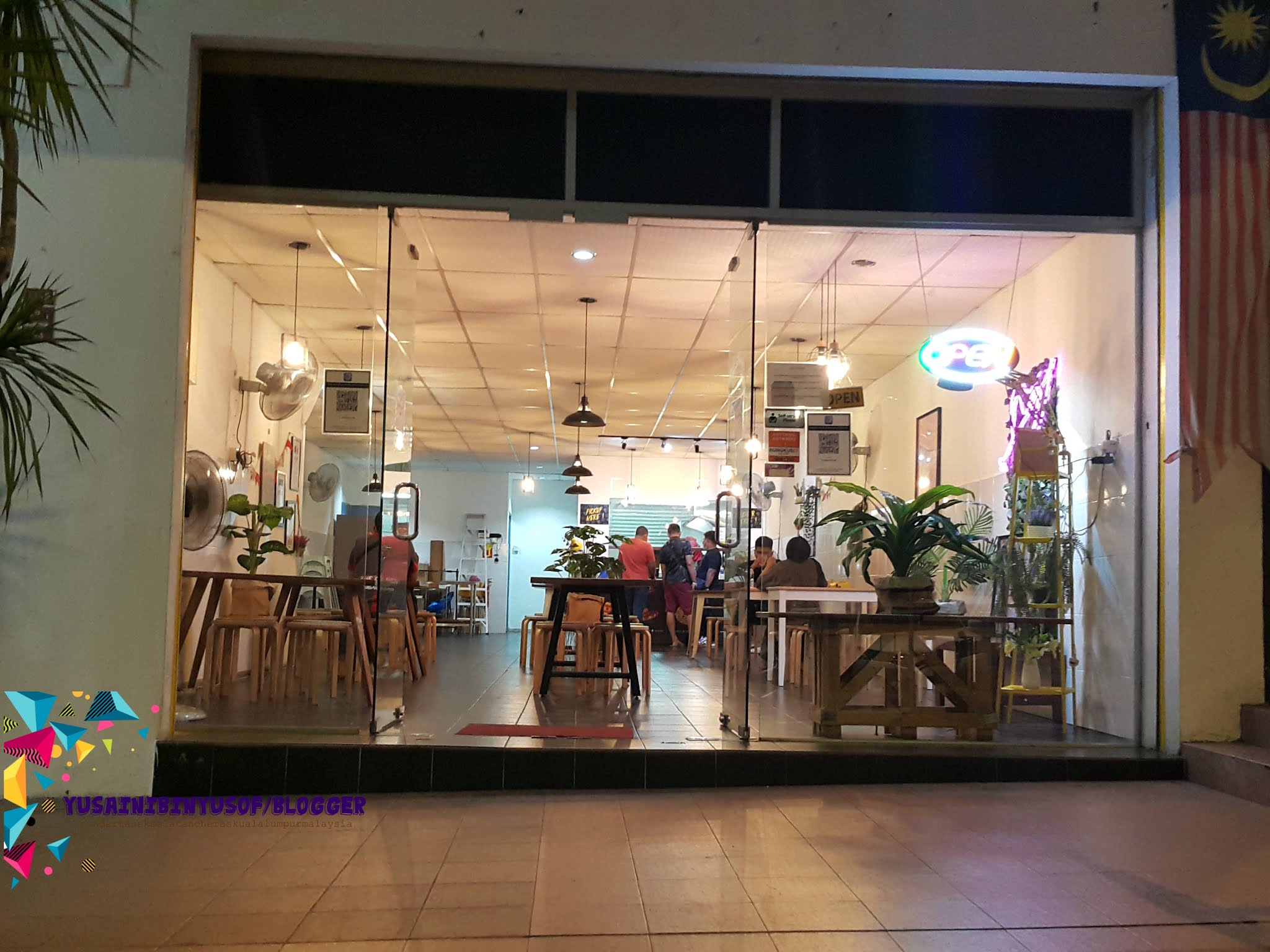 YUSAINIBINYUSOF: TANJAK CREW CAFE