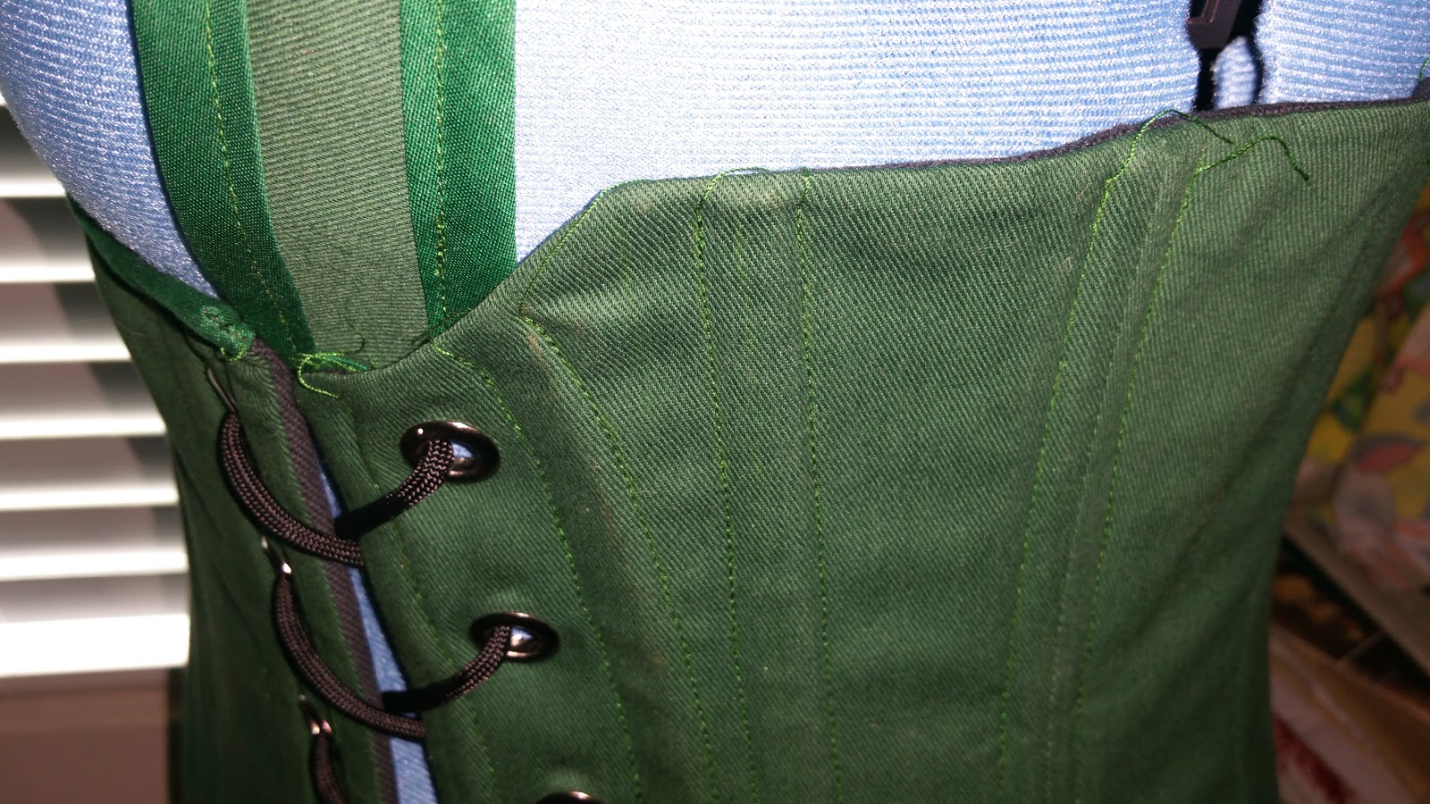 Danielle Sews: Simplicity 1091 Part 2 - Poison Ivy Underbust Corset