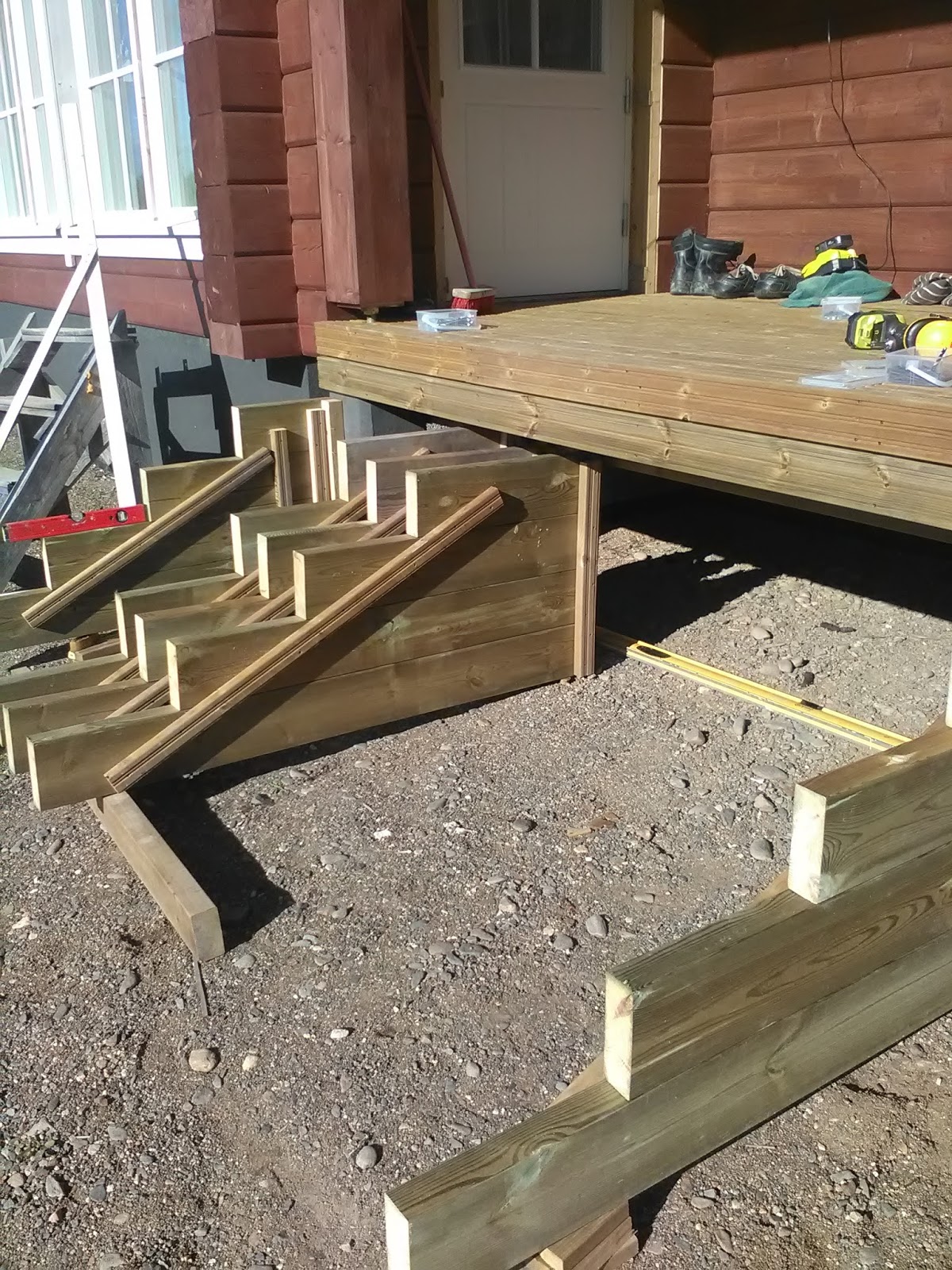 Puuhamutka. Myö rakennettaan hirsitalo Pohjjois-Karjallaan.: Talon ...