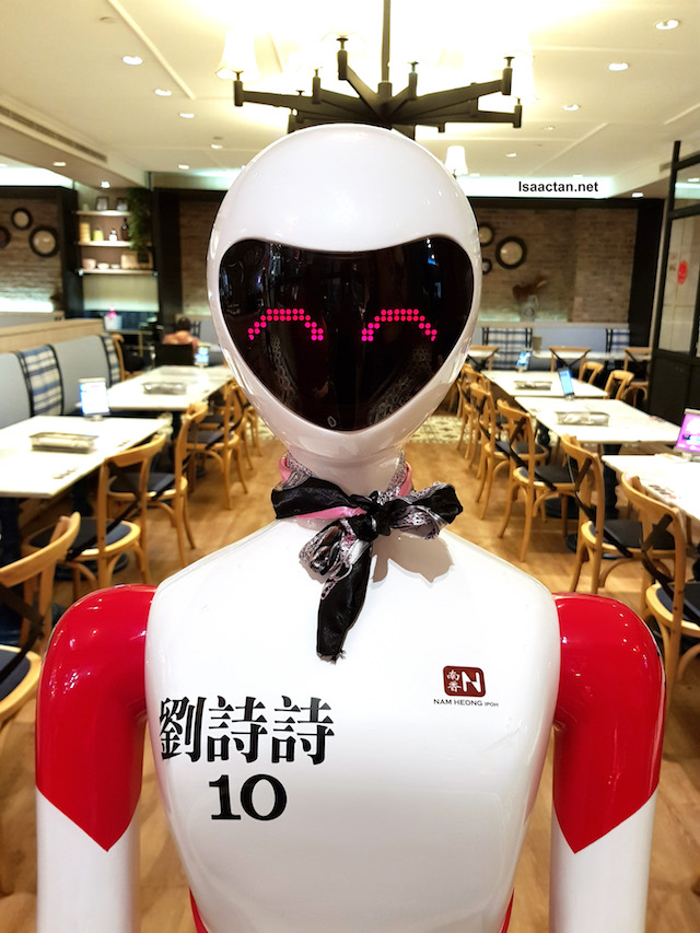 Isaactan.net: Nam Heong Restaurant’s I-Waitress Robots Are Here!