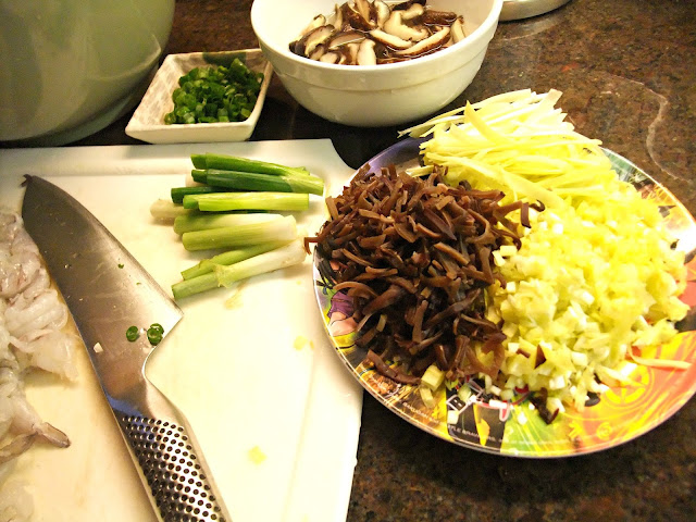 Susan's Savour-It!: "Sui Gow" Dumplings in Soup...