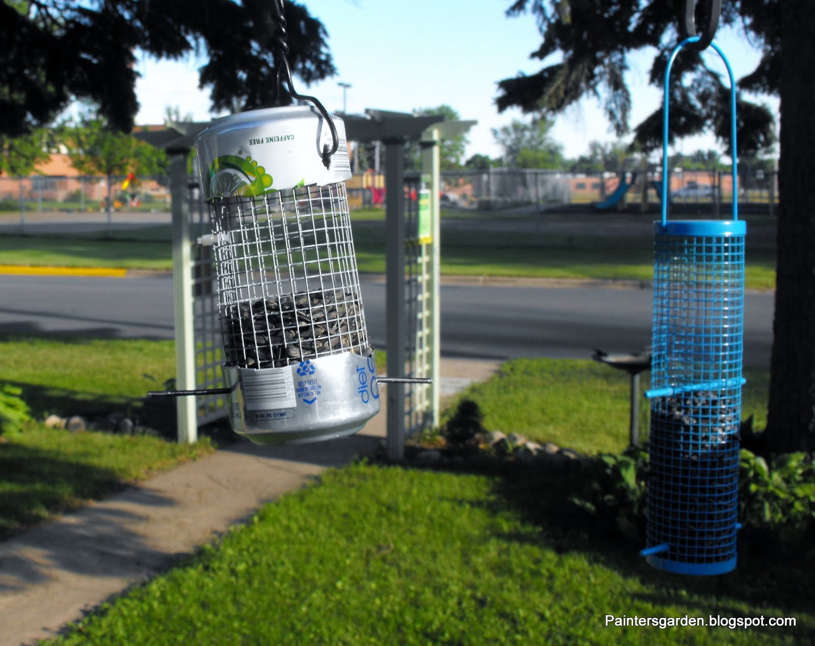 canyoudougit: Pop Can Bird Feeder