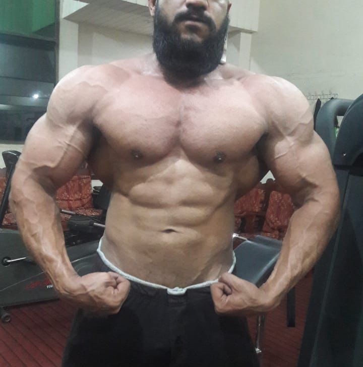 world bodybuilders pictures: loyllepuri faisalabadi bodybuilder rafaqat ...