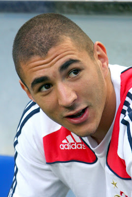 Hairstyles Design For Men Haircuts: Buzz Cut Hairstyle Genius Football ...