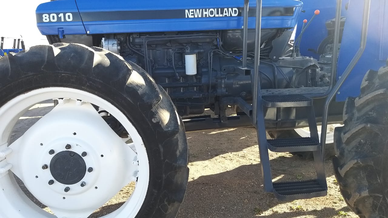 MAQUINARIA AGRICOLA INDUSTRIAL: Tractor New Holland 8010 Alto Despeje ...