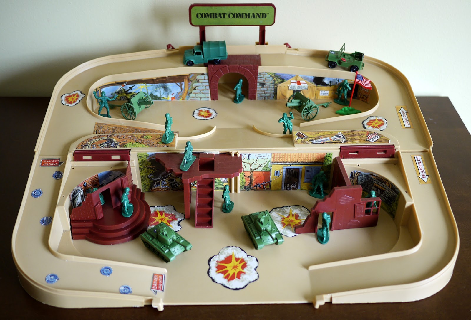 Vault 1541: [YouTube] Hot Wheels Action Command Sto & Go Base