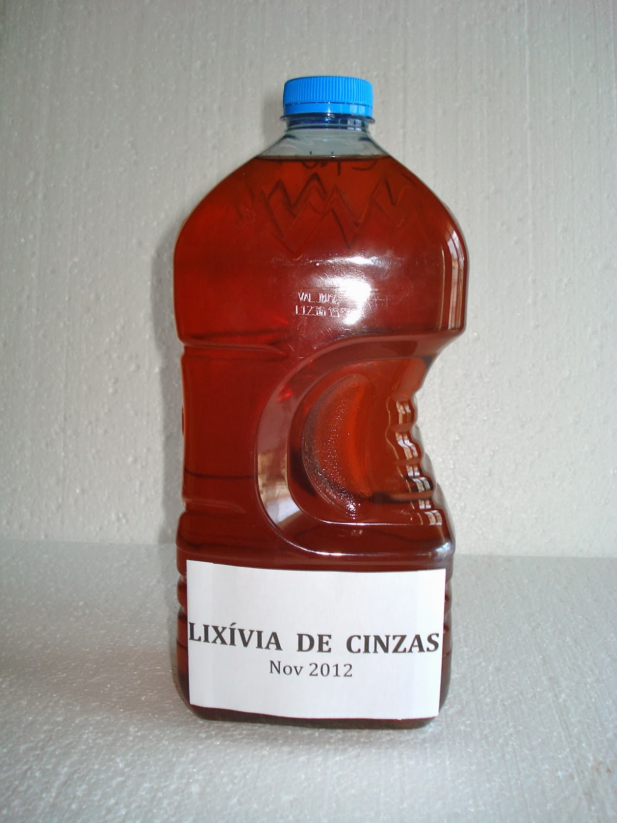 Amor à Pele: lixívia de cinzas