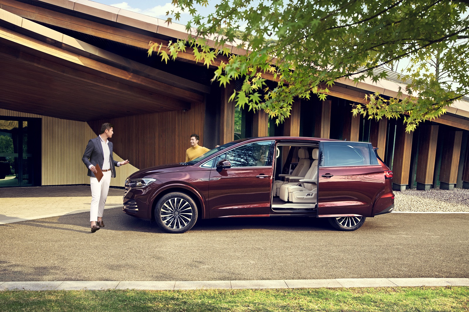 SAIC Volkswagen's first large-scale luxury business MPV - Viloran ...