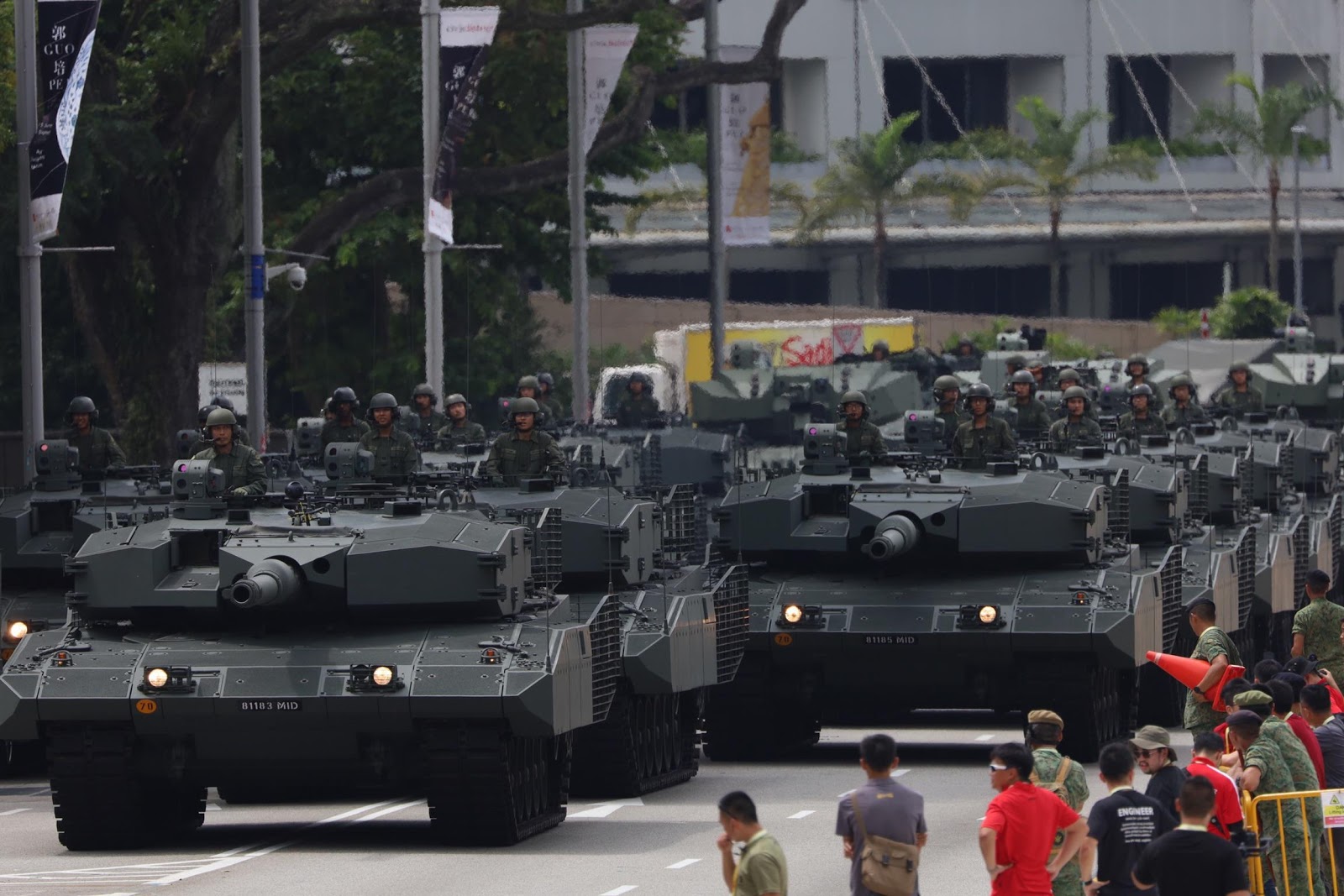 SNAFU!: Singapore Hunter IFV makes a Leopard 2 EVO look almost medium ...
