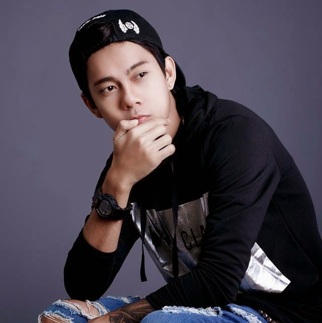 Hlwan Paing ~ Chit Ko Ko Oo