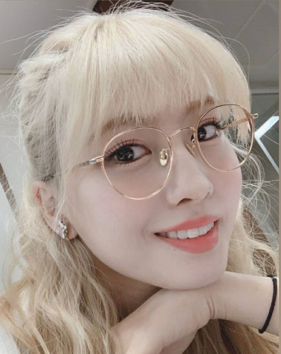 Three New Selfies From Twice Momo Twice Portal