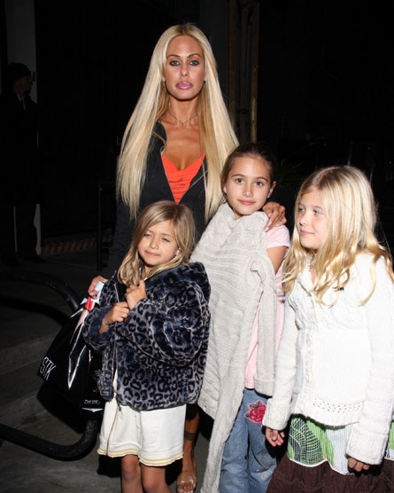 I SPY BUTTERFLY: Shauna Sands and her children