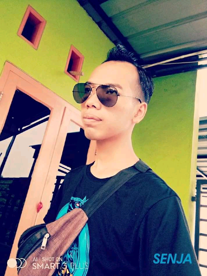 Wanita Cantik Berhijab: Pria Sunda