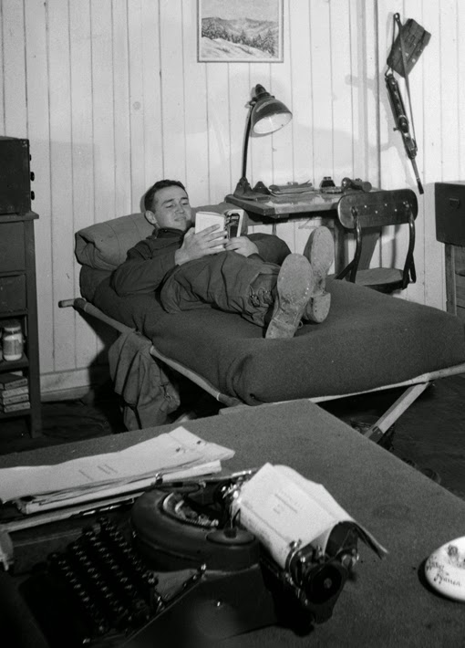 Books for Victory: Publishing During WWII: Photos of WWII GIs Reading