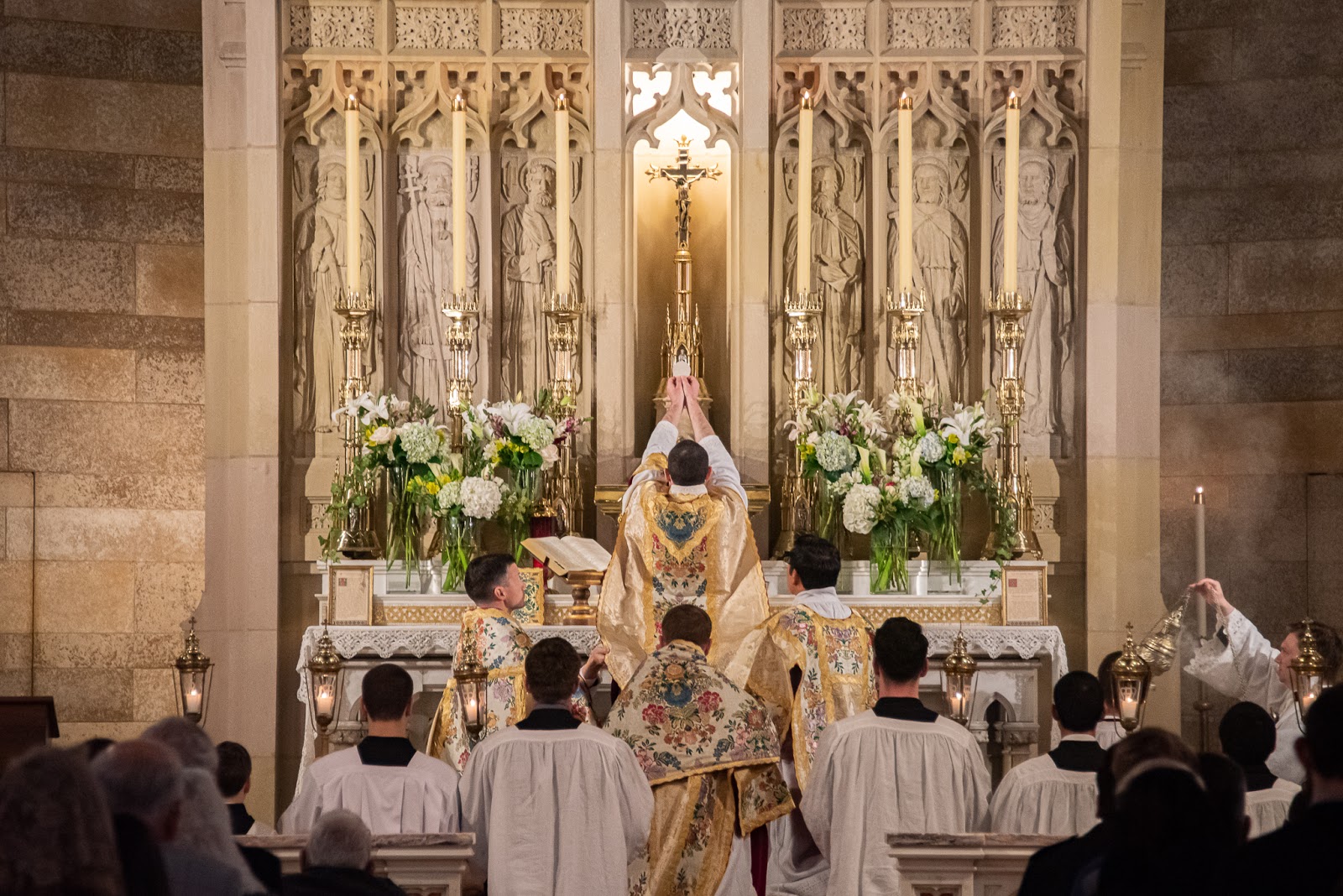 New Liturgical Movement: Photos of FSSP First Mass in Providence, RI