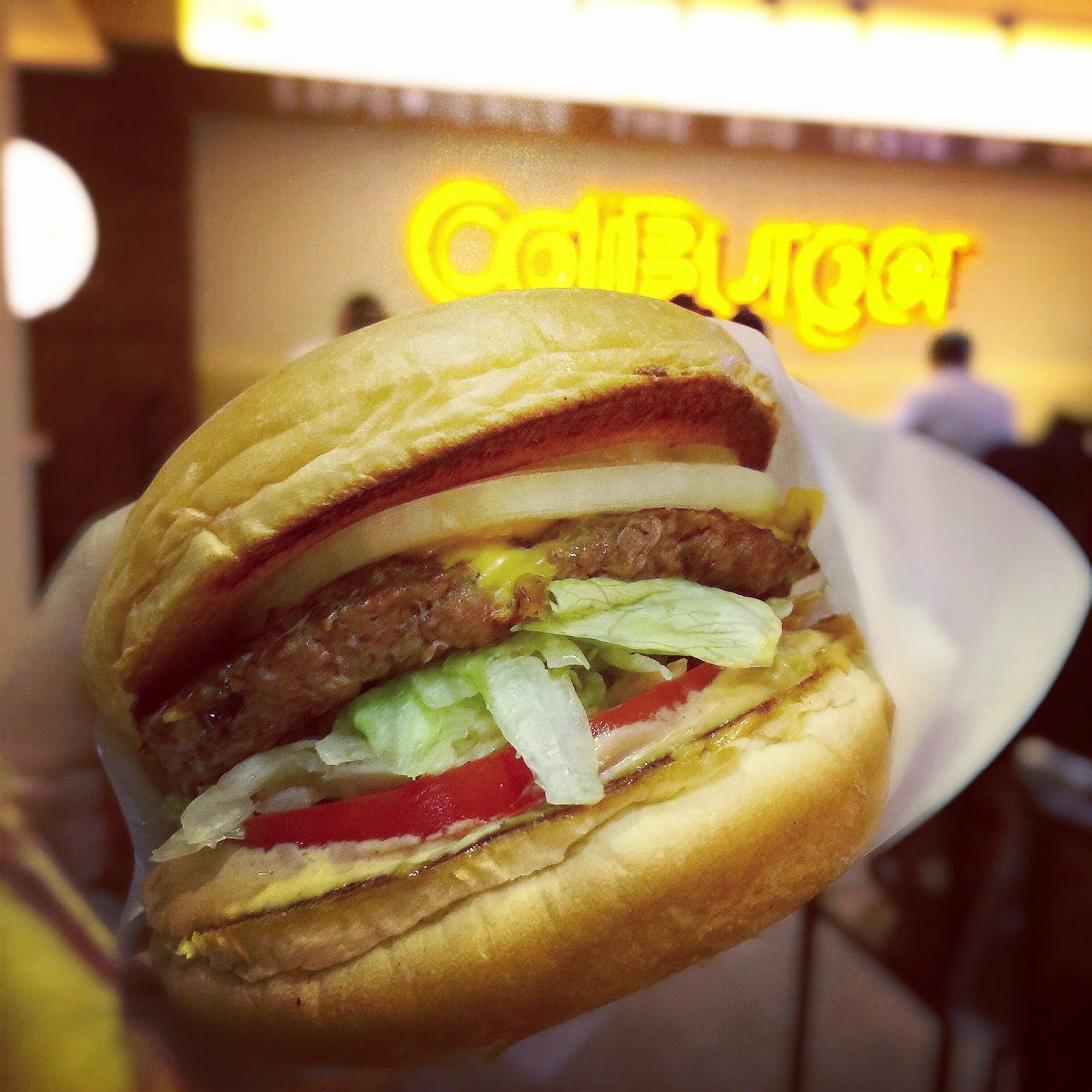 a hungry girl's guide to taipei: burgers/new in town: CALIBURGER
