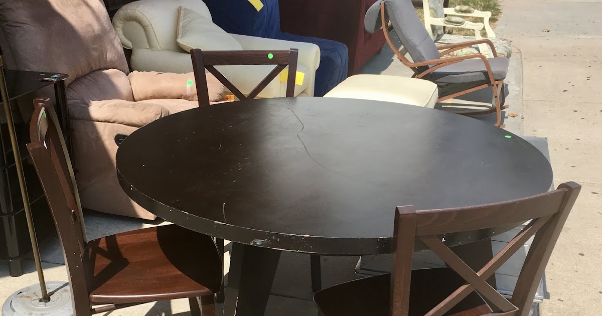 Uhuru Furniture & Collectibles: #466644 Round Hardwood Dining Table & 3 ...