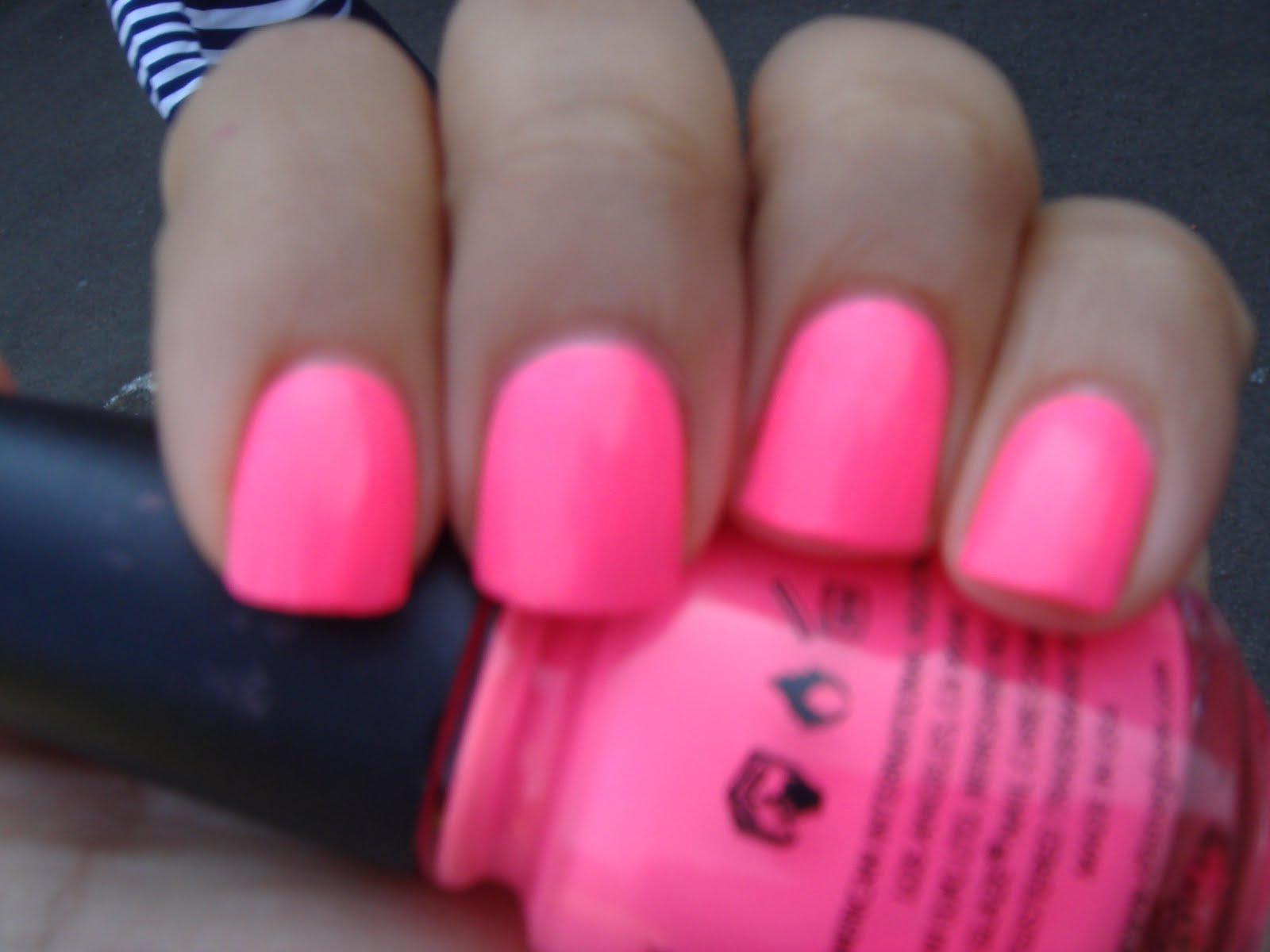 nail loopy: CHINA GLAZE SHOCKING PINK (NEON) AND CRACKLE