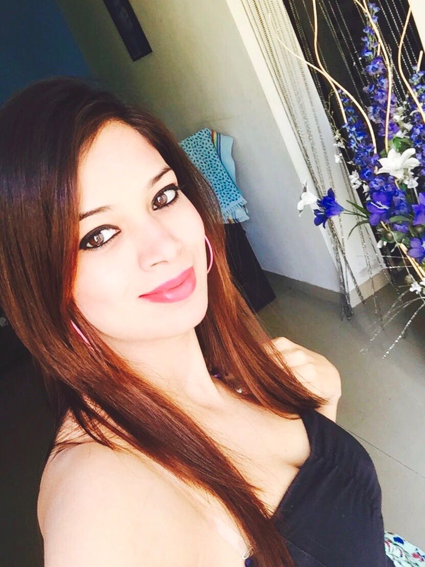 Aliya Khan Photo Gallery - Latest Movie Updates, Movie Promotions ...