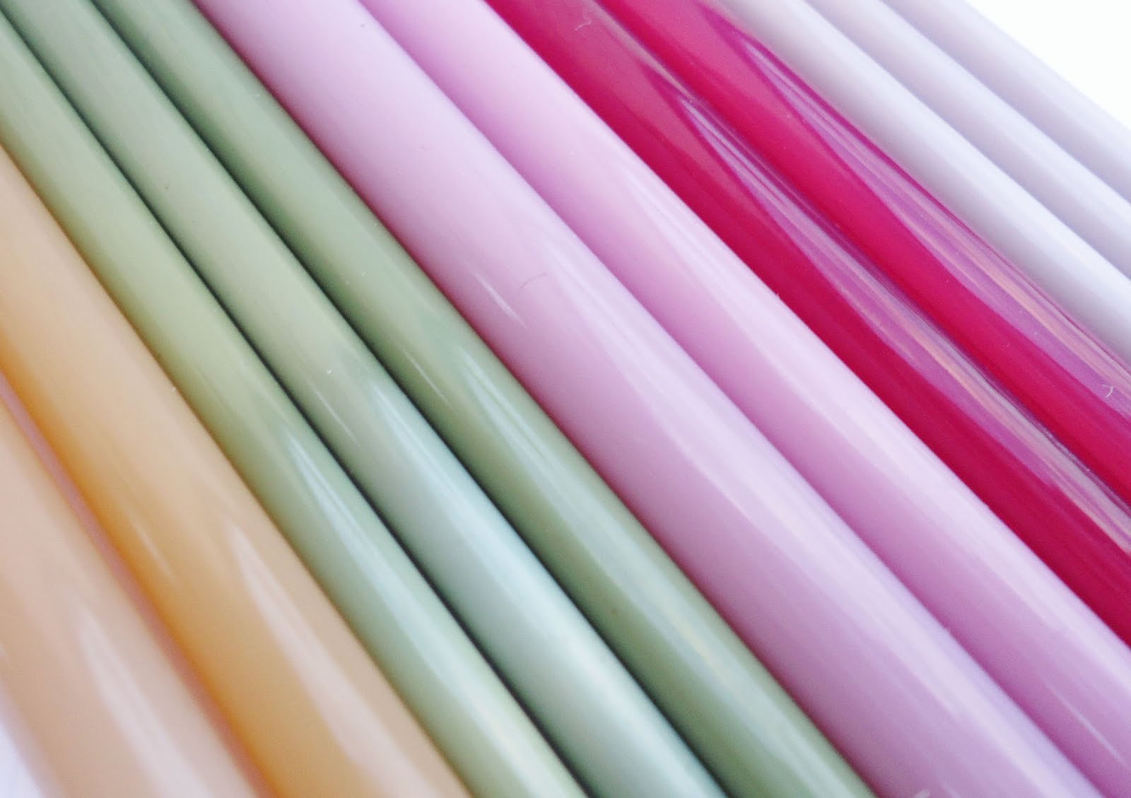 Kitzbitz Art Glass: Colour Study - Pink Tipped Chrysanthemum