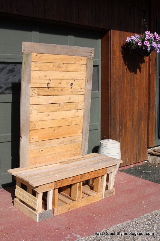 East Coast Styler : Hall Tree Bench Made from Pallet Wood