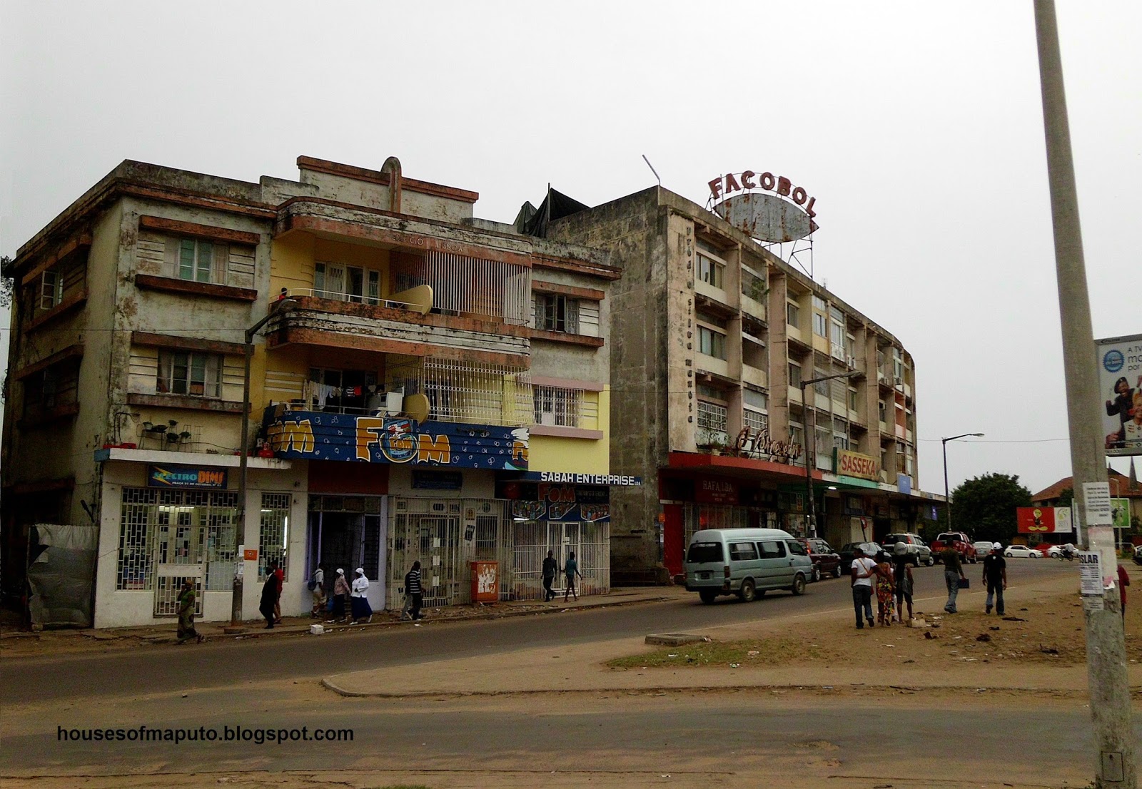 Largo José Albasini no Alto Maé, antiga LM, mais recente e no passado
