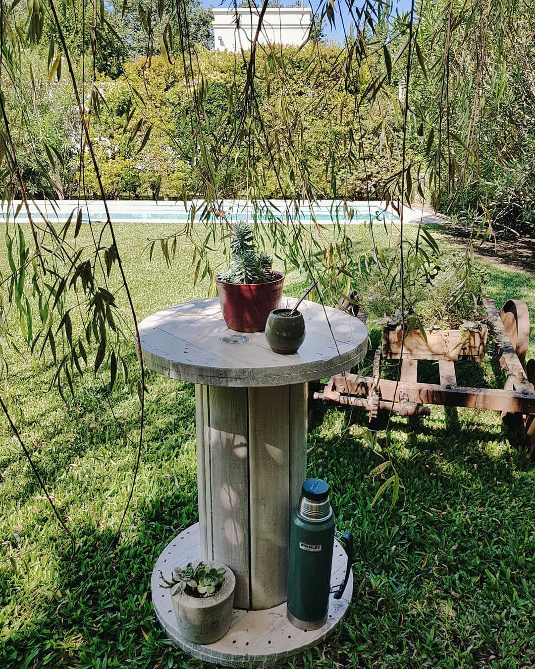 17+ DIY Wooden Spool Ideas for Rustic & Vintage Garden Decoration