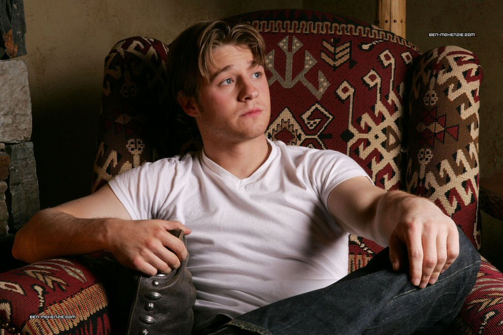 Everything The O.C. : The O.C. Photo Shoot: Benjamin Mckenzie Cabin ...