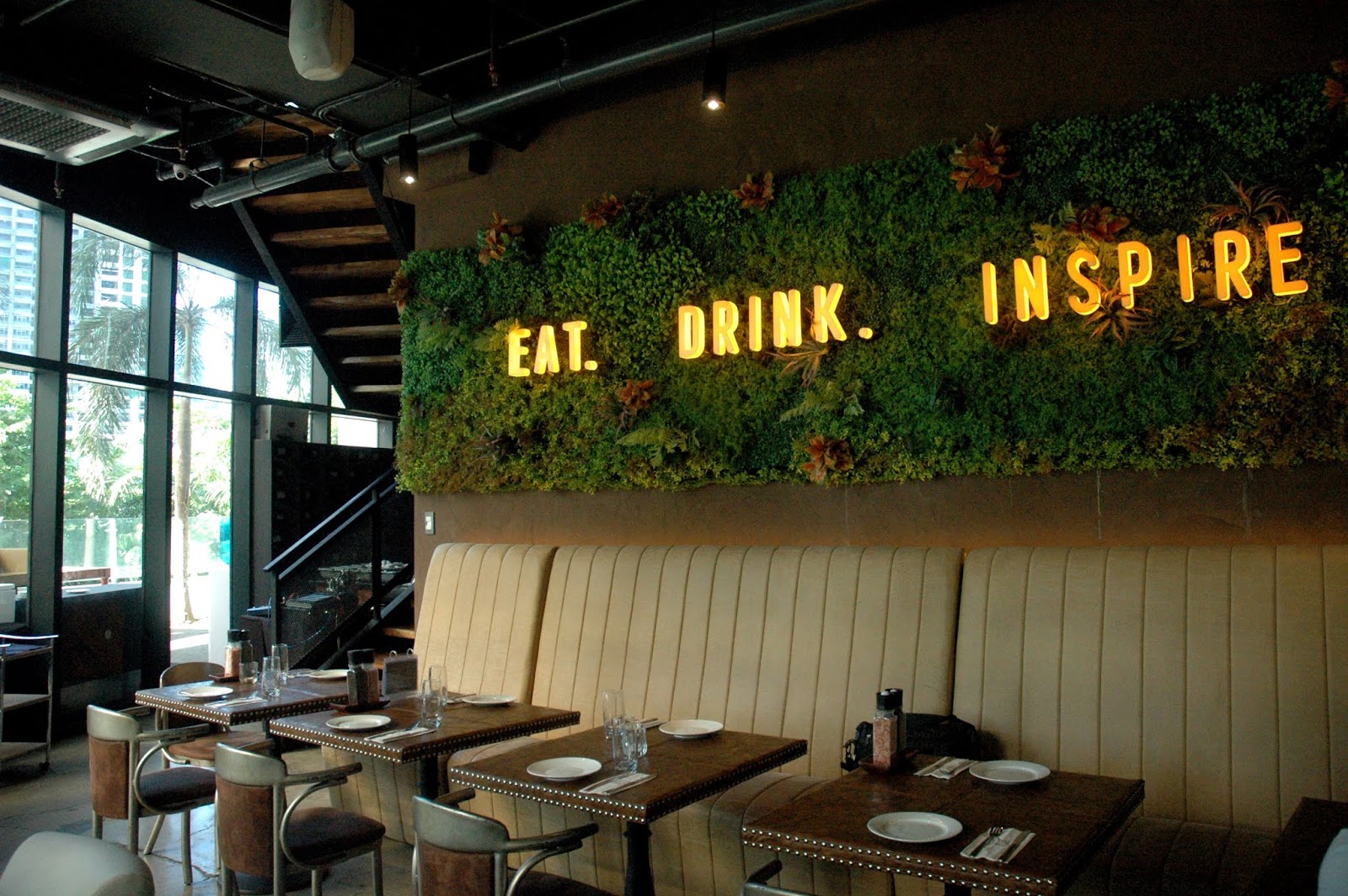 DUDE FOR FOOD: Fine Cuisine, Fun Cuisine and Sunday Fun Days at Martin ...