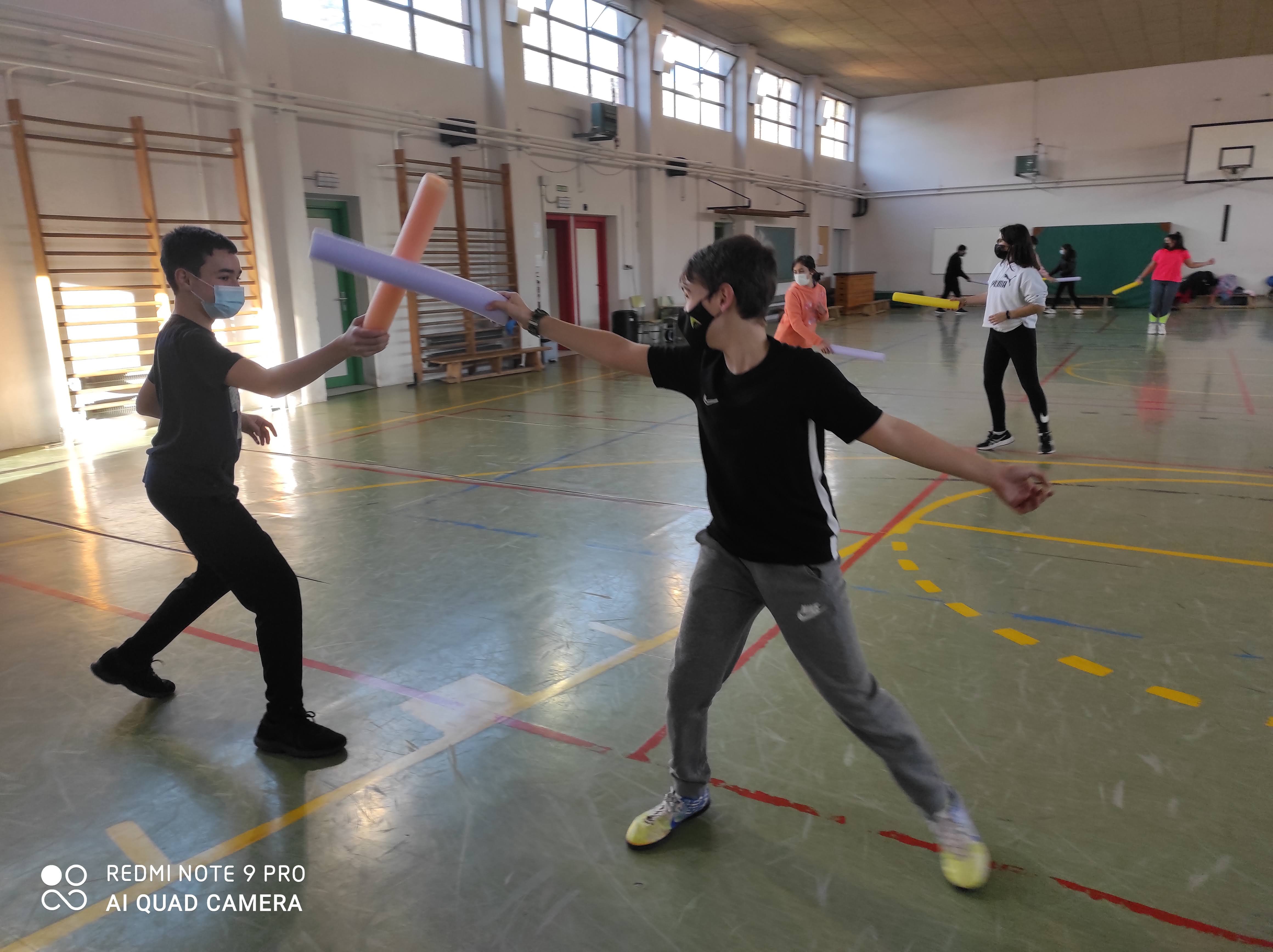 TU PROFE DE EDUCACIÓN FÍSICA: INICIACIÓN AL ESGRIMA CON SABLE ESPUMA