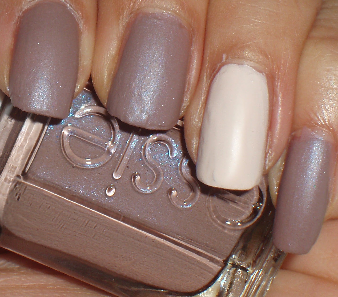 Sparkled Beauty: NOTD: Essie Comfy in Cashmere