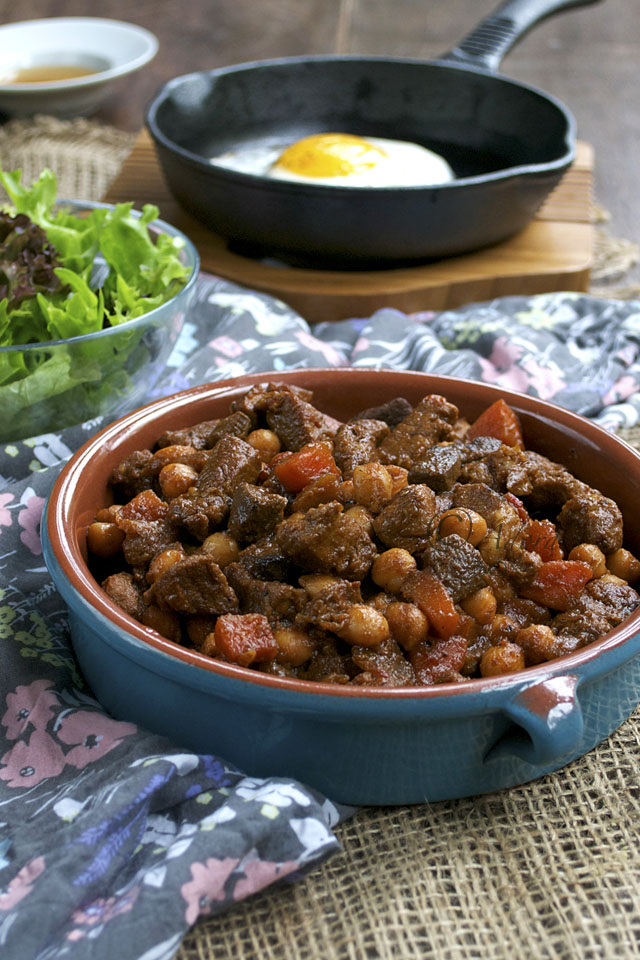 Adora's Box: MENUDO CON GARBANZOS