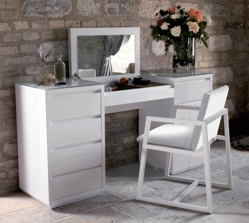 Pink Parrot Gifts: Dressed up Dressing Tables