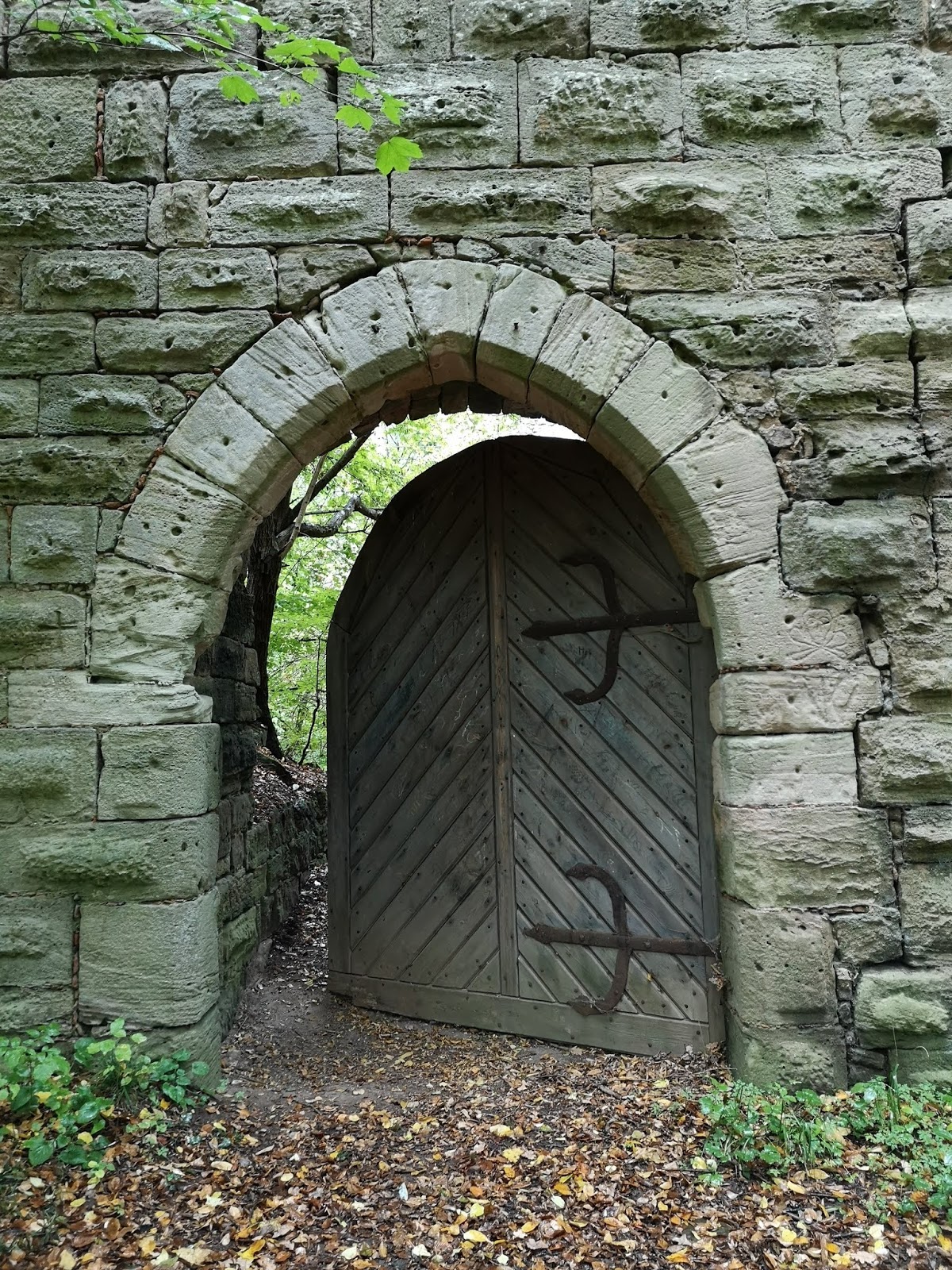 Mindenütt jóóó: Leonrod várroma