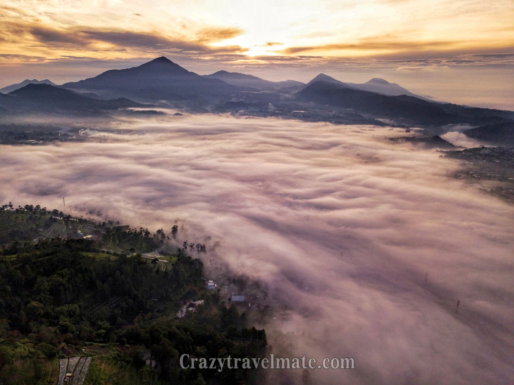 Gunung Putri Lembang, Negeri Di Atas Awannya Bandung | Crazy Travel Mate