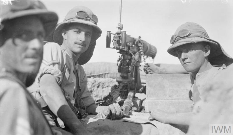 daily timewaster: A British Vickers machine gun crew in Mesopotamia, 1917.