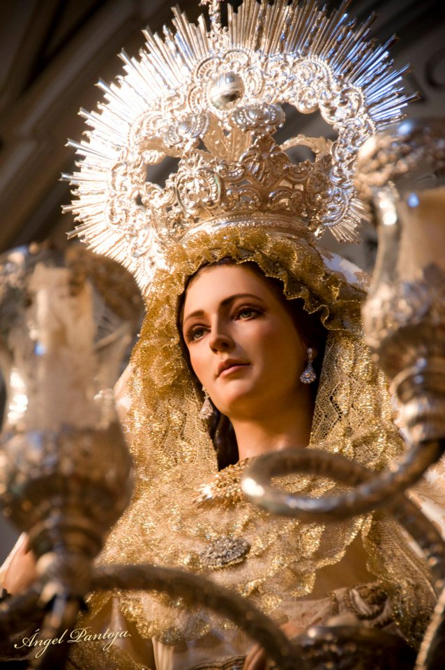 El Puerto Cofrade: Algunas de las obras de Ana Rey