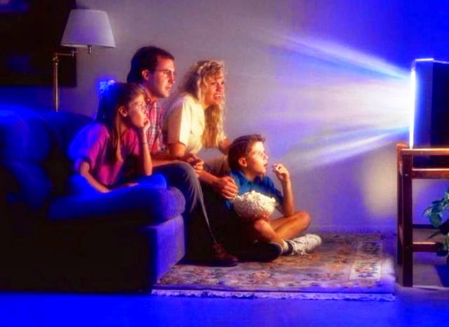 Por qué ver la tele o pasar muchas horas sentado pone en riesgo su vida