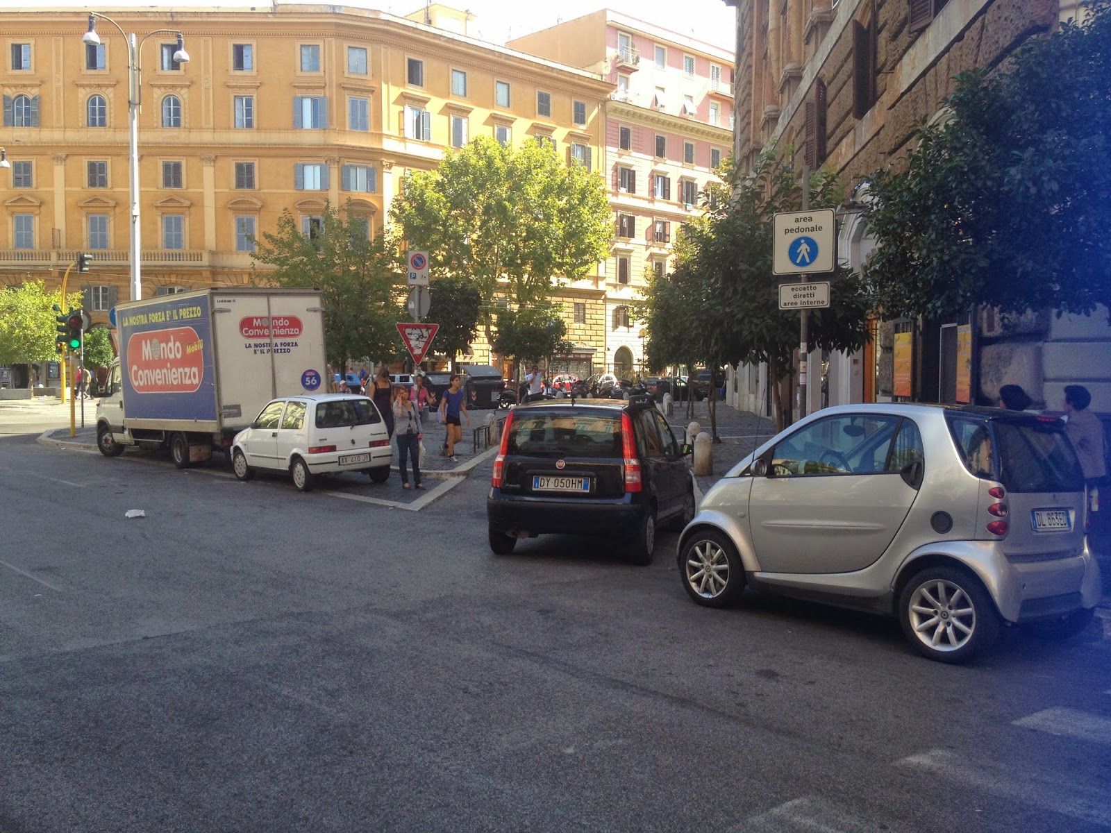 ROMA FA SCHIFO: Via Alessandria e Viale Regina Margherita. Un reportage