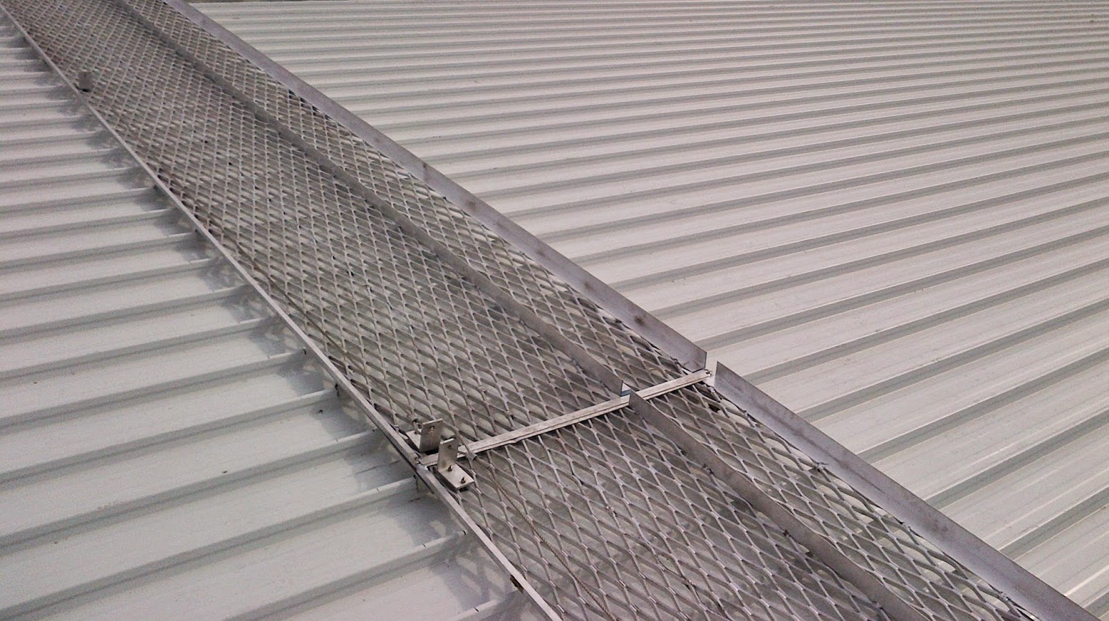 Ampliform / Alifab: Roof Grip Walkway System