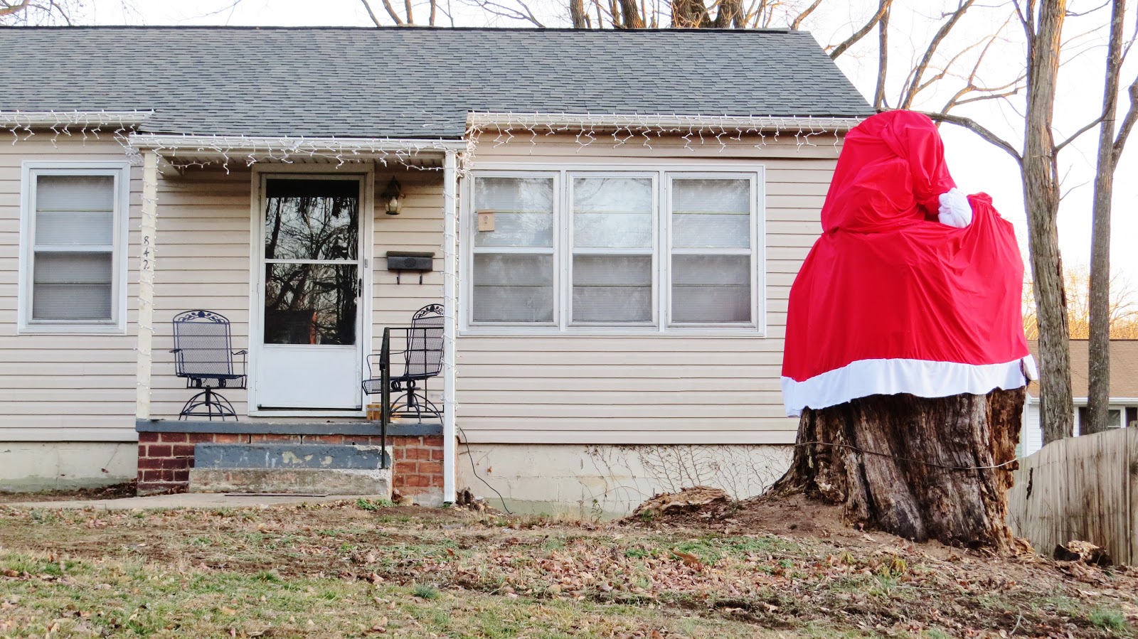 Let Your Light Shine: Santa Scarecrow and Stump Santa