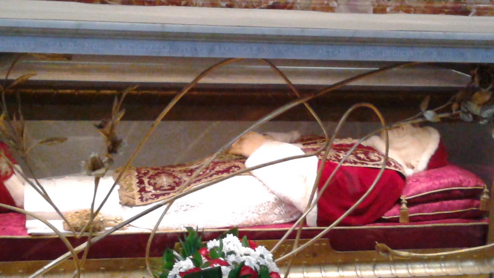 The On-Line Buzzletter: Italy Blog #59: Vatican's Dead Pope Display